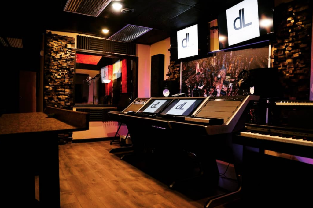 10 Best Recording Studios In Detroit 2023: Unbiased Review - Omari MC